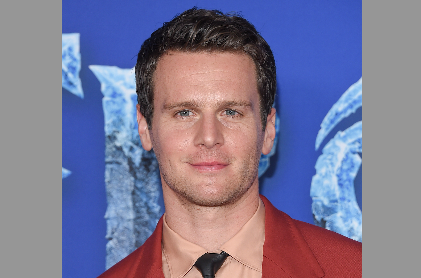 Jonathan Groff Body